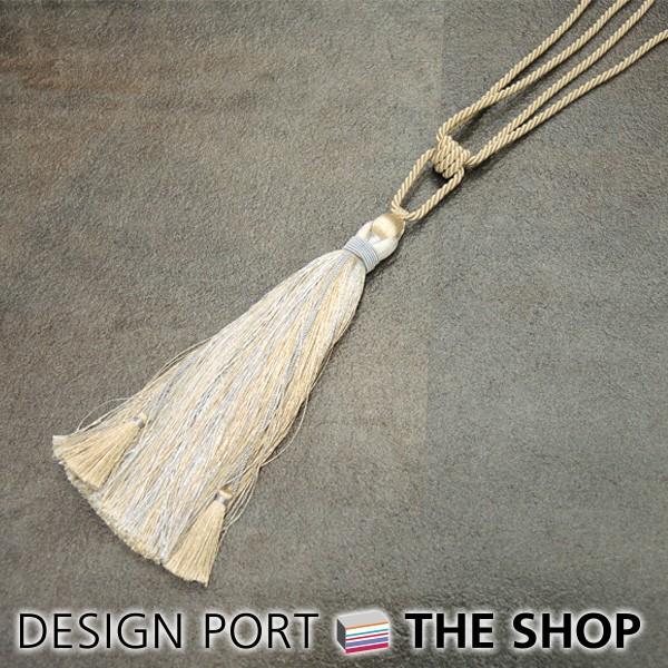 お使いのカーテンにコーディネートして楽しめる装飾タッセル。お部屋の雰囲気やカーテンの柄に合わせて様々なタイプのタッセルのご用意がございます。タッセルの糸に違う色合いが混ざり合い、上品な色合いにまとまっています。タッセルの房の中に3個の小さな...