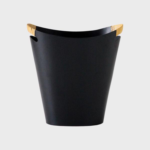 【ショップレビュー投稿大募集！】ブランド : Orskov｜オルスコフ（Denmark）デザイナー : Grethe Bang｜グレーテ・バングサイズ : W320mm×D180mm×H330mmカラー : ブラック素材 : スチール、ラタ...