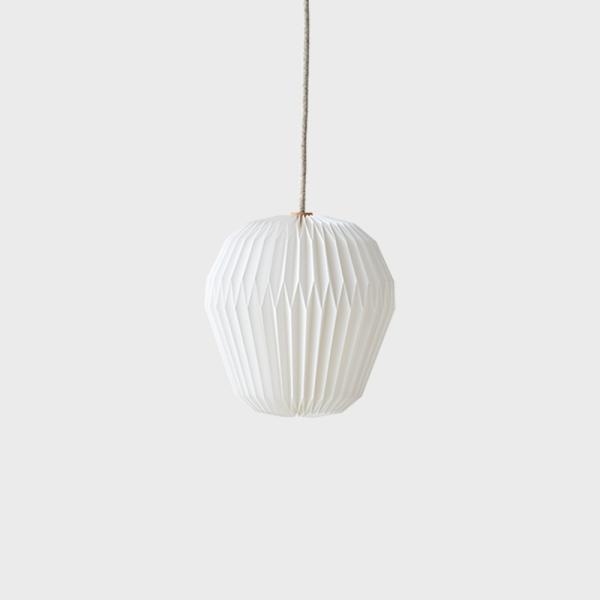 ブランド : LE KLINT｜レクリント（Denmark）デザイナー : Sinja Svarrer Damkjaer｜センヤ・スヴァー・ダムケアサイズ : Φ185mm×H210mm全長 : 1710mmコード長 : 1.5m重さ : ...