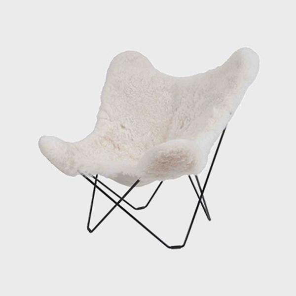 【ショップレビュー投稿大募集！】ブランド : CUERO / クエロ サイズ : W850xD900xH900 mm 素材 :ソリッドスチール、アイスランドシープスキン、キャンバス備考 :組み立て式生産国 : made in Sweden■...