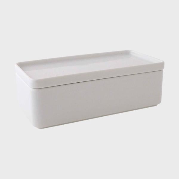 【ショップレビュー投稿大募集！】design Makoto Koizumi 小泉誠寸法 ： W15.5 × D8 × H5.5 cm素材 ：磁器（電子レンジ、食洗機対応）※必ず蓋をはずしてから電子レンジをご使用ください。made in Ja...