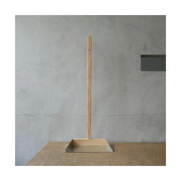 こちらは【 asahineko ちりとり】単品販売ページになります　※箒別売りdesign Makoto Koizumi 小泉誠サイズ：箒　W210×D33×H817 mm塵取　W265×D180×H700mm素材：箒　ひのき／ウレタン塗装...