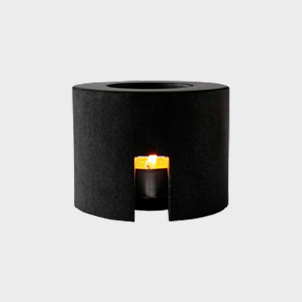 【ショップレビュー投稿大募集！】デザイン : 小泉誠 Makoto Koizumiサイズ : 黒御影石：径90mm×H70mm御影石：90mm角×H90mm大理石（赤）：径90mm×H70mm素材 : 石付属品 : ローソク×1、ローソクを...