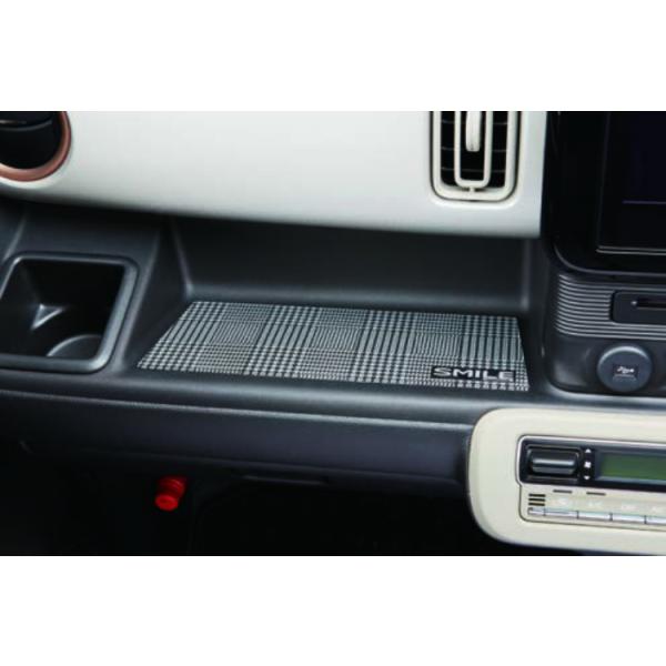 参考情報WAGONR SMILE ロゴ入り材質：シリコン滑りにくいトレーマット。適合グレード【G/HY-S/ HY-X/クリームコーデ】カタログ型番【 MX81S(3型) MX91S (3型) 】純正品番【 9914F-84S10 /旧品番...