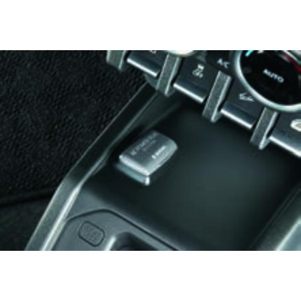 参考情報外出先での明かり の確保や、車内で の充電が可能に。 レジャーの際は もちろん、緊急時 にも役立ちます。※取付位置：センターコンソールトレー内※車内でAC100V（100W）までの電気製品が使用できます。接続する機器によってはご使用...