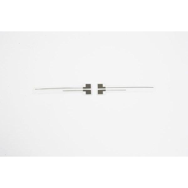 品名 フィルムアンテナ補修用／車載ワンセグ地デジ用／左右セット（2枚） AD-500F 適合車種 地デジ用サイズ　 103mm×9mm（エレメント部最大幅26mm）特徴 ほとんどのメーカーに対応 備考 ケーブル側の給電部間3ｍｍ〜10ｍｍま...