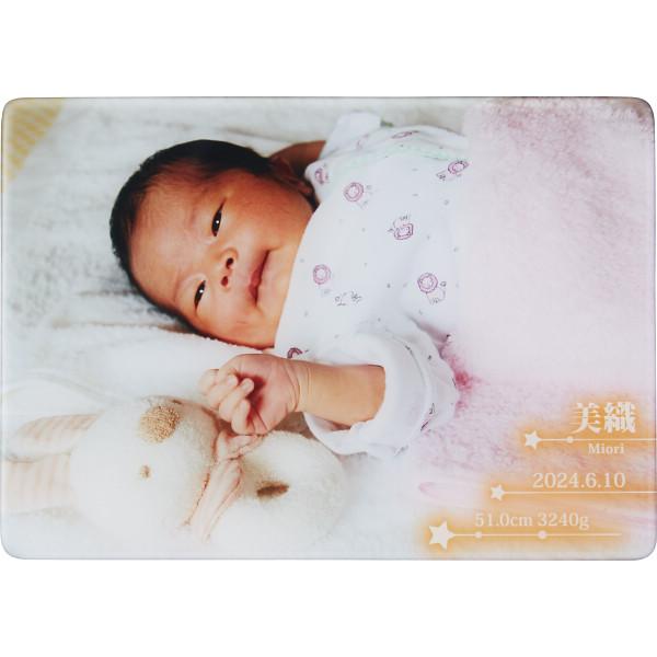 透明度の高いエポキシ樹脂で写真をコーティング。発色の美しさが際立つパネルです。ガラスを使用しないので割れにくく安心して飾っていただけます。スマホ・ＰＣから画像をアップロードし、デザイン3種類からお選びいただけます。●現品（お仕立て券封筒）約...