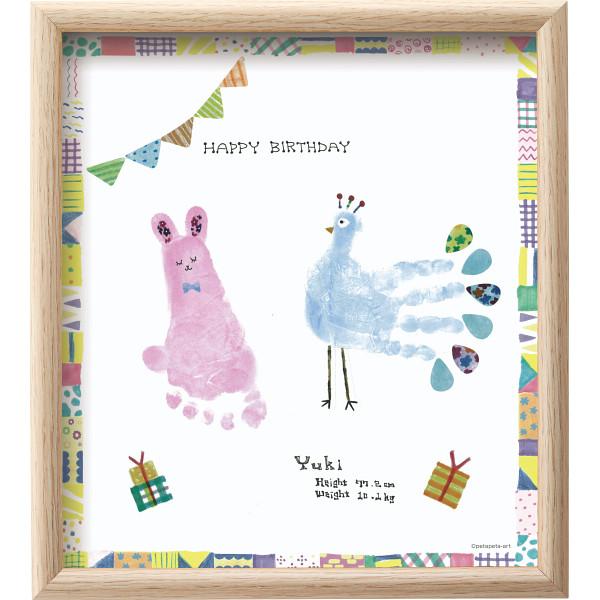 肌にやさしい専用スタンプパッドで押したお子様の手形・足形に、飾り付けシールやペンを使ってデコレーション。●現品約26.7×1.5×29.7ｃｍ●本体＝ＭＤＦ材・木目ステッカー、スタンプパッド＝ＰＳ・ＡＢＳ・ウレタン・水性顔料系インキ、ペン＝...