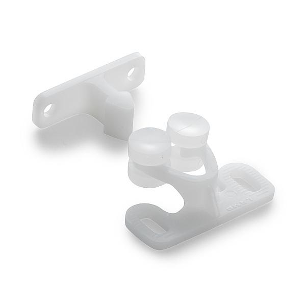 ロータリーキャッチ RC690型 用途:一般家具、厨房器、キッチンまわり、マリン環境下における家具など注意:表記の引張力・押込力には、2〜3割ばらつきがあります。現品にてご確認下さい。推奨ねじ:十字穴付バインドタッピンねじ呼び3材料:(1)...