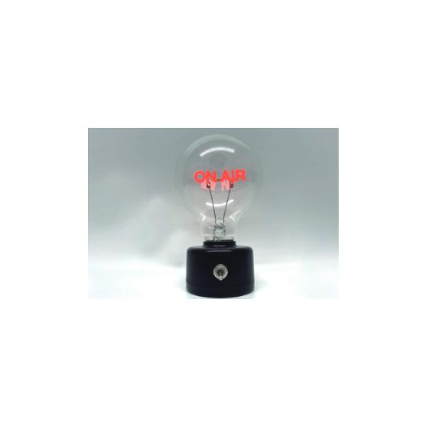 オーソドックスなサインライトの定番デザイン。配信の小物としても最適です！サイズ :80x80x140(H) mm単四電池2本orUSB素材：ABS、GLASS重量：約70g消費電力:1.0W品番:SLW440****************...