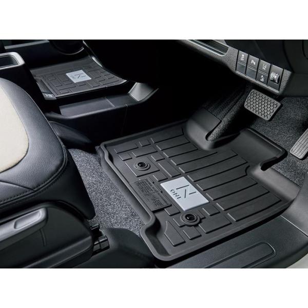オールシーズンマット 6MT車/フロント用  参考情報  縁高タイプ／樹脂製／カラー 本体：ブラック　ロゴ：グレー  ※フロアカーペットマットとの同時装着が可能です。 ※運転席側のマットは、必ず専用ホルダーに固定して使用してください。  N...