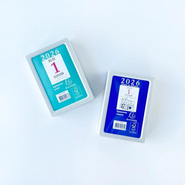 フランス・exacompta（エグザコンタ）社の2026年日めくりカレンダーです。プラスチック製のボックスに入った紙を1枚ずつ毎日抜き取るタイプののカレンダーで表記は全てフランス語です。祝日もフランスのものです。ユニークなコミックが描かれて...