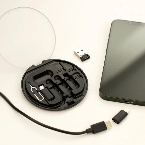 これさえあれば外出先での充電やデスク作業に困らない、KIKKERLANDの変換アダプターセット。全てまとめてコンパクトなケースに入っており無くす心配もなく安心。変換アダプタのほかにも、SIMカード取出し用ピン、Micro SIMカードとNa...