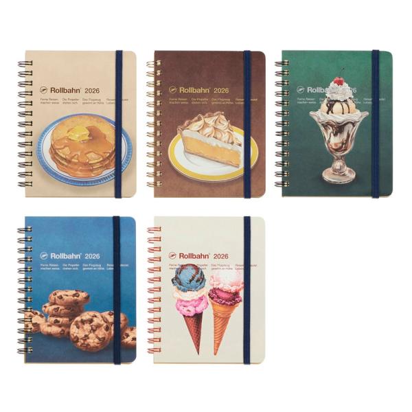 【発売日：2025年09月10日】1960年代以前の雑誌広告をイメージし、デザインしたアメリカンスイーツシリーズ。アメリカで愛されているデザートを重みのあるタッチで描きました。中面は、見開きの月間カレンダーとメモページで構成された、シンプル...