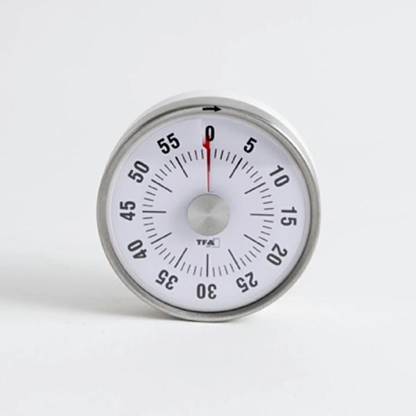 50年以上にわたり気象計測器を製造しているドイツの老舗メーカー〈TFA Dostmann(ティーエフエードストマン)〉のアナログキッチンタイマー。電池も充電も不要で、くるくると本体を回して時間をセット。最大60分まで設定可能です。時間が来る...