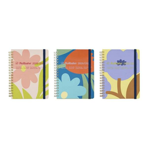 表紙いっぱいに花を描いた１冊。パッと目を引く鮮やかな色使いとビックサイズのポスターを切り取ったような広がりを感じさせる構図がポイントです。表紙を開くと、中扉、イヤーカレンダー、イヤースケジュール、マンスリー、方眼メモページ、クリアポケットが...