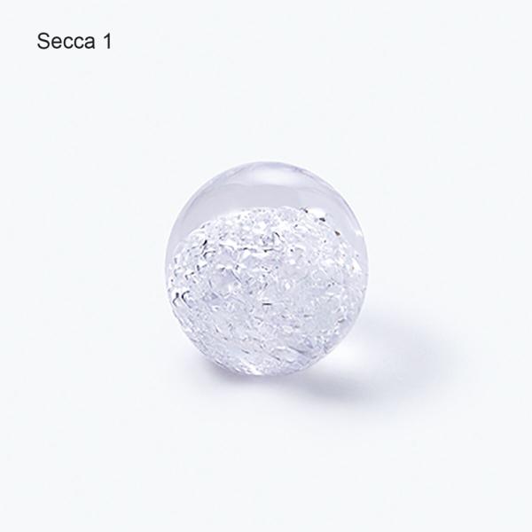 Secca/雪花 は熟練のガラス職人によって一つ一つ手作りされた球体のオブジェです。とても繊細な、泡のような無数のヒビが入っており、いつまでもうっとり眺めてしまう美しさ。しかも、そのヒビは製造から3年をかけてゆっくりと成長していくのです。強...