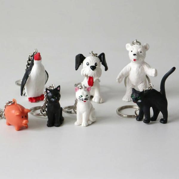動物たちの愛らしい表情に思わず目を引かれる、ドイツの老舗メーカー Alfred Fischerのハンドペイント仕上げのPVC製キーホルダー。伝統的な金型を使用し、職人が一つひとつ手作業で丁寧にペイント。量産品にはない温かみを感じられます。素...
