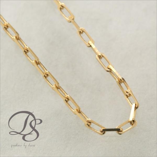 幅1.6mmのしっかりとした太さのチェーンで、大きめのペンダントにも合わせられます。シンプルなデザインで、縦長のデザイン・カットタイプのこちらのチェーンは光の加減でさりげなく輝きます。■サイズチェーン：あずきチェーン1.6mmプレート(板カ...