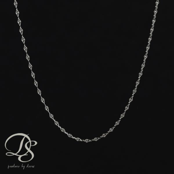 スクリューチェーンのようなひねりと、ペタルチェーンのようなつぶしを加えることで、まるで花が咲いたように、手元に彩りと華やかさを与えてくれるプラチナブルームチェーン。■サイズチェーン：ブルームチェーン1.2mmプレート(板カン)：最大幅3mm...