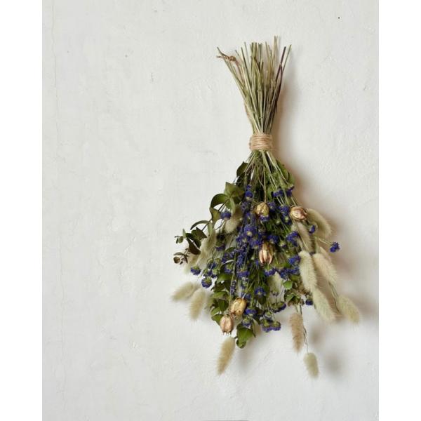 やわらかな色合いの草花を束ねたドライフラワーブーケです軽やかな質感とナチュラルな雰囲気で空間にやさしく馴染みます壁に飾ったりそのまま置いて飾ることもできる飾りやすい一点ですサイズ横幅 約24cm前後長さ 約40cm前後飾り方壁に掛けるほか花...