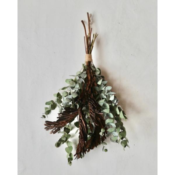 ユーカリと実ものを束ねたナチュラルなドライフラワースワッグです素材そのものの質感を活かしシンプルに仕上げています落ち着いた色合いで空間にやさしく馴染む一点ですサイズ横幅 約30cm前後長さ 約50cm前後飾り方壁に掛けて飾るほかフックやピン...