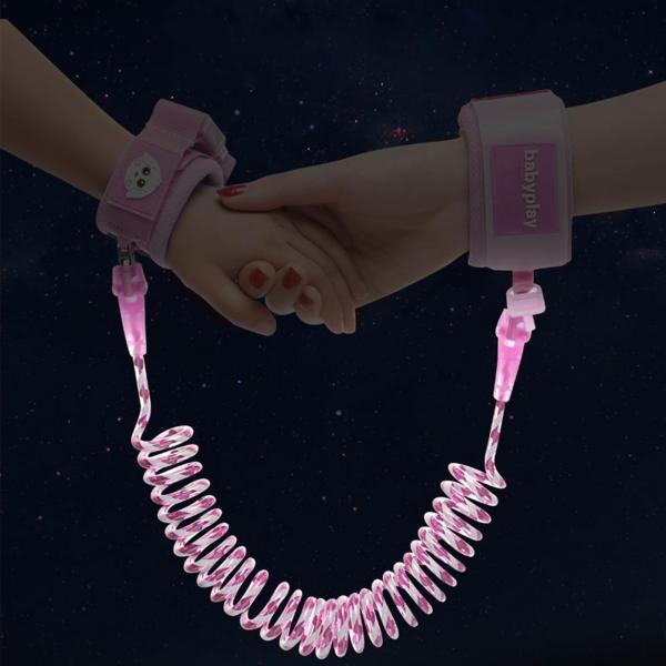 カラー：レッドサイズ：1.5M【安心の安全性】親子の安全を最優先に考え、優れた安全性を提供します。登山級PPスナップは硬度が高く、靭性が強い 強固なステンレスワイヤーは手首にしっかりと固定され、子供が安全に探索できる最大1.5m自由な動きを...