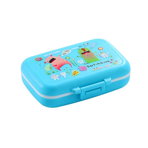 カラー：ブルースタイル：Design【すべての乳歯を丸ごと収納】子供の歯の大きさに合わせて穴が設計され、奥歯や前歯などちょうど入れられ、 程よいサイズ感を楽しめます。乳切歯、乳臼歯、乳犬歯など対応する歯の名前も刻印され、1本ずつ分類よく 納...