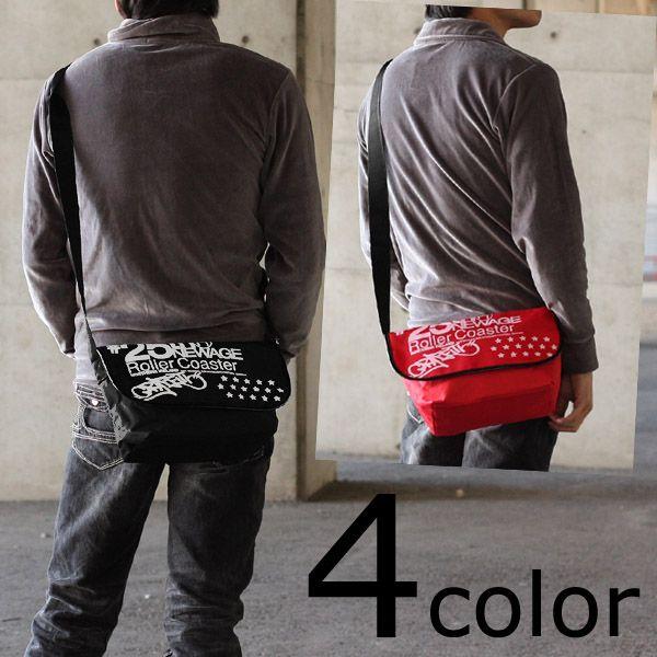 Roller COASTER プリントミニメッセンジャーバッグフラップにプリントの入った小型タイプのメッセンジャーバッグ♪カラーは、ブラック・グレー・ネイビー・レッドの４色☆プリント入りのフラップはマジックテープ留め!!内部カラーはパープル...