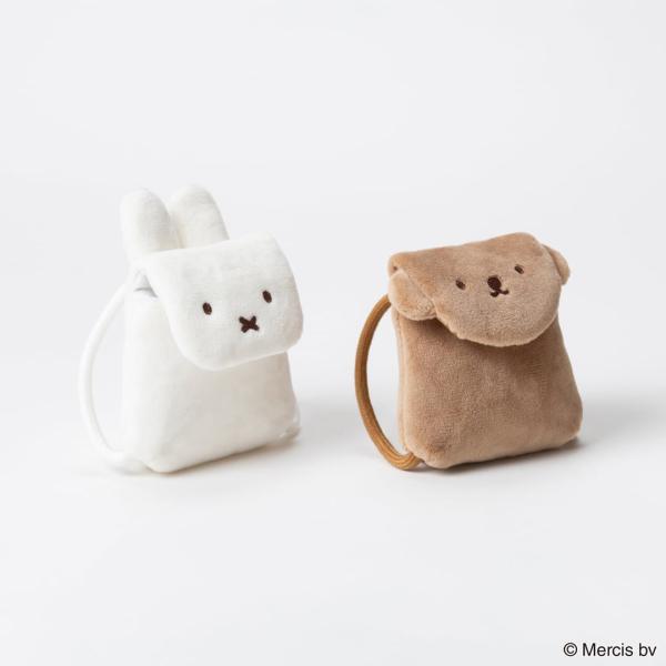 ミッフィーとボリスのお顔が付いたミニサイズのリュック型チャームです。ワイヤレスイヤホンや飴、小銭など小さなものが入ります。チェーン付きの為、バッグに取り付け可能です。SIZE：約W80×H80mm 素材：本体:ポリエステル