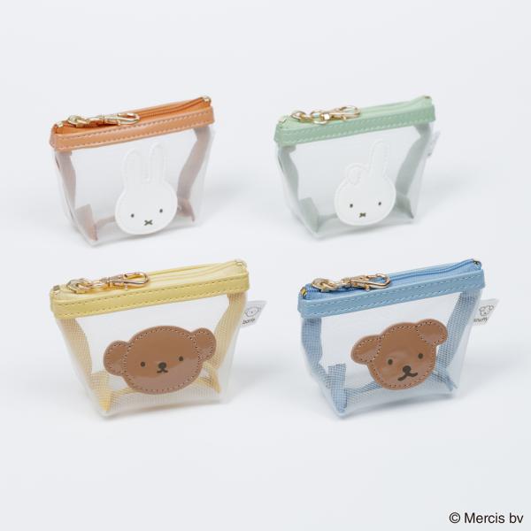 ミッフィーと仲間たちのワッペンが可愛い、人気のメッシュシリーズに新型が登場。ワイヤレスイヤホンやリップなどの小物が収納でき、ナスカン付きの為バッグに取り付け可能です。SIZE：W100(65)×H65×D40mm素材：本体:ナイロン、合成皮革
