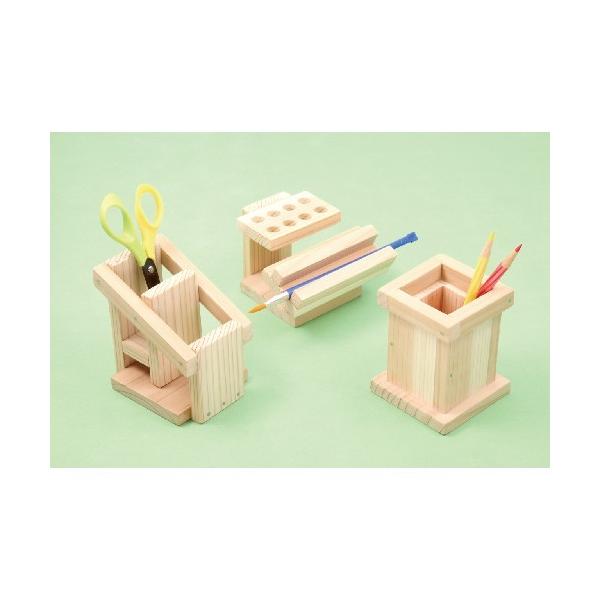 8種類の作品例付！ 基本的な加工や工具の使いかたを身につけられ、少ない材料で評価のしやすい導入教材！木目のはっきりしたスギ材使用！ 木目を生かして作品を作れる！ ■木部(スギ)300×50×12mm、木部（スギ）250×15×12mm、木部...