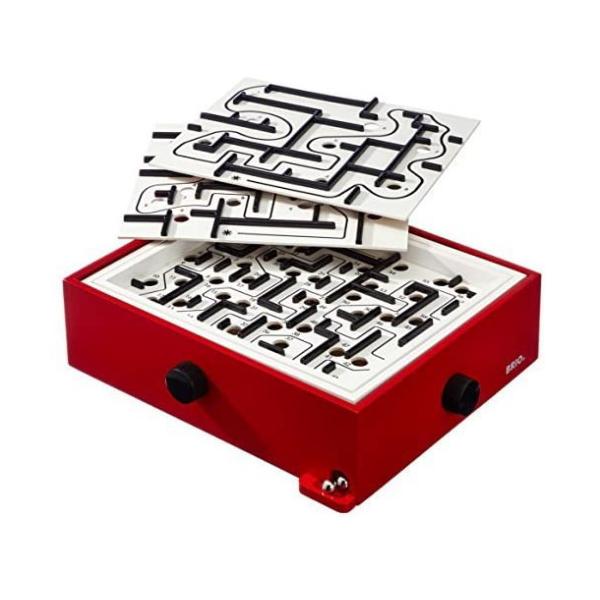 玉を落とし穴に落とさないように迷宮のゴールを目指すBRIOの伝統的なゲーム。ラビリンスゲームにビギナー用ボードが2枚付いた新色の登場。