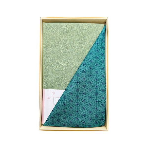 物を包んだ時に、結び目から裏の色柄が見えるのが特徴の両面染めの小ふろしきで、広げた時には裏の色や柄が主役となります。お弁当箱包みやティッシュカバーなど、1枚あると便利です。■小ふろしき(約500×480mm)×1■材質:ポリエステル100%...