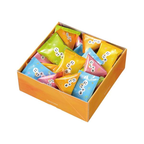 幅広い年代の方においしく召し上がっていただけるおせんべい5種の詰め合わせです。■亀田の柿の種(5g/個装)・梅しそ柿の種(5g/個装)・しおせんべい(1枚)・カレーせんべい(1枚)・あげせんべい(1枚)×各60■箱サイズ:約200×200×...