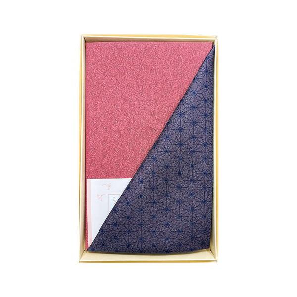 物を包んだ時に、結び目から裏の色柄が見えるのが特徴の両面染めの小ふろしきで、広げた時には裏の色や柄が主役となります。お弁当箱包みやティッシュカバーなど、1枚あると便利です。■小ふろしき(約500×480mm)×1■材質:ポリエステル100%...