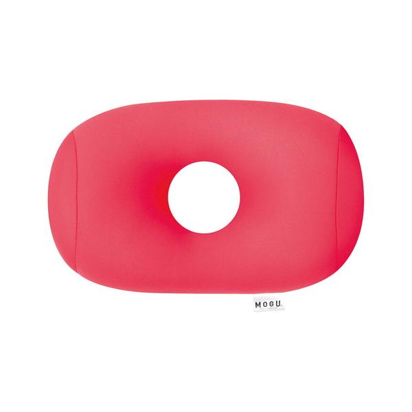 まくらに穴を空けることで、中央に向かってゆるやかな傾斜ができ、頭や腰、おしりなどに沿ってフィットします。テレビのごろ寝見やオフィスの机上でのお昼寝などに便利です。■ポータブル・ホールピロー(約200×300×100mm)×1■材質:側地:ナ...