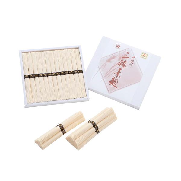 素麺発祥の地、三輪地方で昔からの伝統の技法を受け継ぎ丹念に作った手延べ素麺を蔵で熟成させました。■そうめん50g×13束  【小麦】■箱215×240×30mm【用途】引出物 結婚祝 出産祝 仏事 快気 新築 記念 贈答 お返し お祝い 香...