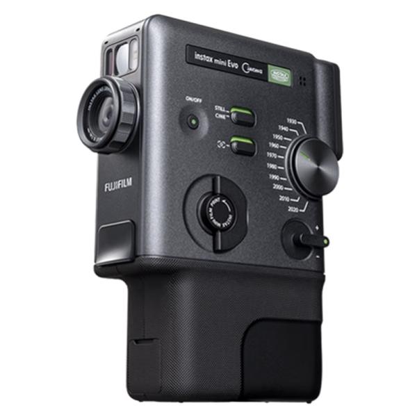 ■動画を撮影して、QRコード付きのチェキプリントにして手渡せる■様々な時代をイメージしたジダイヤルエフェクトを搭載■縦持ちスタイルやアナログな操作感で撮影体験を引き立てるデザイン■撮影した動画を閲覧・編集できる専用アプリ