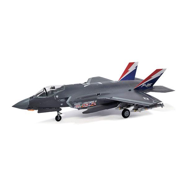 アカデミー 1/72 F-35A ライトニングII “1000th” プラモデル 12591 アメリカ/ロッキード・マーティン社を中心に複数の企業が開発したF-35A ライトニングII “1000th”が1/72スケールで登場。製品は機体の...