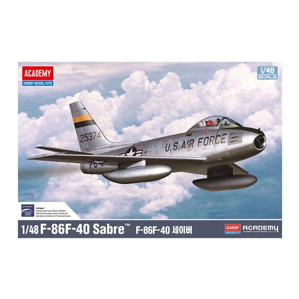 アカデミー 12369 1/48 F-86F-40 セイバー プラスチックモデルキット 商品説明：1/48 F-86F-40 セイバーが登場します。製品はコックピットや着陸脚や機体のパネルラインと各種兵装を精密に表現しています。新規デザイン...