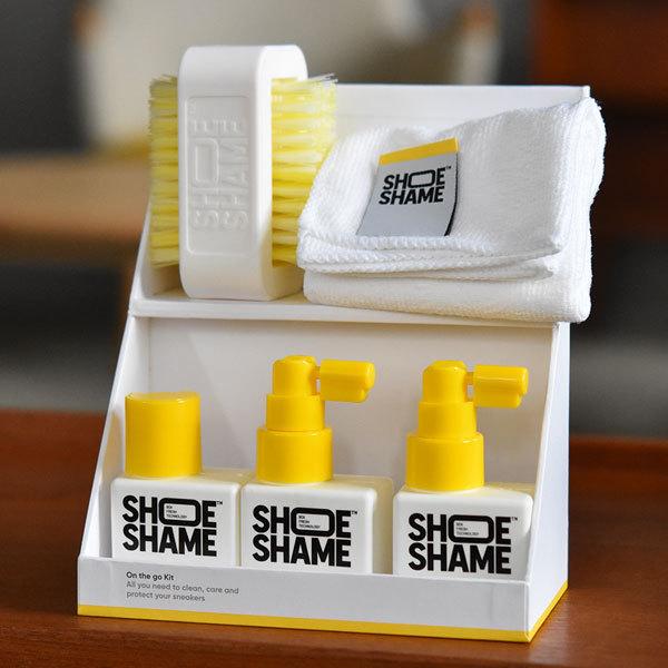 ON THE GO KIT（オンザゴーキット）Lose the dirt（クリーニングジェル）Shoe shield（プロテクトスプレー）Sweet feet（デオスプレー）Cleaning cloth（クリーニングクロス）Brush it...
