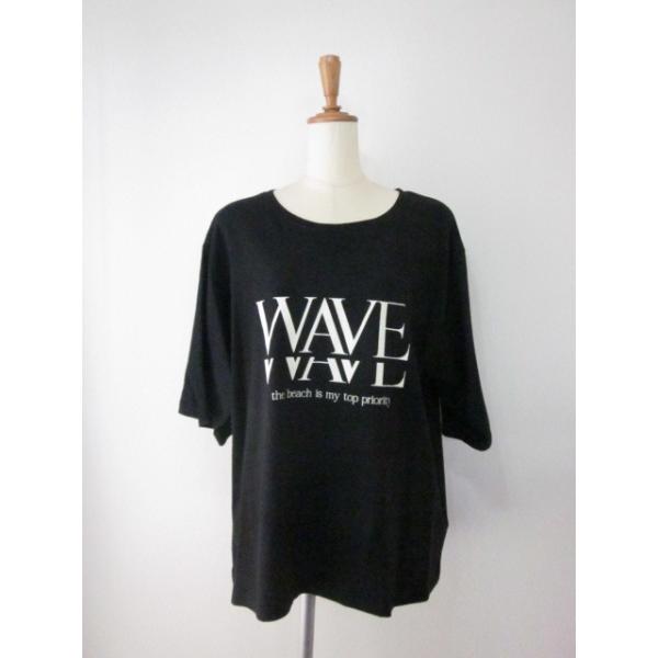 ヴィンテージ感のある風合いが可愛いロゴTシャツです。綿と植物繊維を使用した素材で薄手で柔らかな生地感とどことなくヴィンテージ感溢れる風合いがこなれ感をプラスしてくれる一枚。二重に重なったロゴもポイントに！身頃とロゴの配色も可愛いアクセントに...