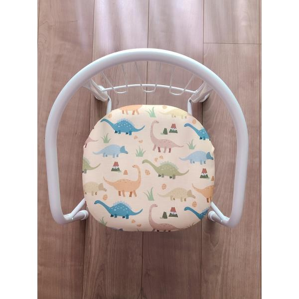 ■フレームは4色からお好きな色を選べます。グレージュ・ホワイト・ピンク・サックスブルー※ベージュ・ブラウン・グリーンは完売しました■鳴き笛の「あり／なし」を選べます。■防水加工で安心・お手入れも楽♪　食べこぼしや飲み物の汚れもさっと拭き取れ...