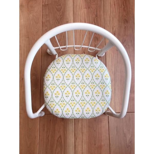 ■フレームは4色から選べます。グレージュ・ホワイト・ピンク・サックスブルー※ベージュ・ブラウン・グリーンは完売しました■鳴き笛の「あり／なし」を選べます。■防水加工で安心・お手入れが楽♪　食べこぼしや飲み物の汚れもさっと拭き取れる防水加工仕...