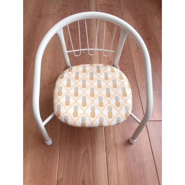 ■フレームは4色から選べます。グレージュ・ホワイト・ピンク・サックスブルー※ベージュ・ブラウン・グリーンは完売しました■鳴き笛の「あり／なし」を選べます。■防水加工で安心・お手入れが楽♪　食べこぼしや飲み物の汚れもさっと拭き取れる防水加工仕...