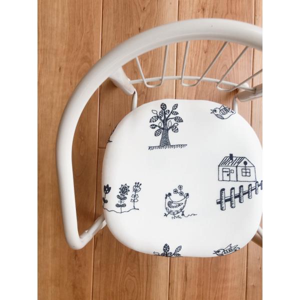 ■フレームは4色から選べます。グレージュ・ホワイト・ピンク・サックスブルー※ベージュ・グリーン・ブラウンは完売しました■鳴き笛の「あり／なし」を選べます。■防水加工で安心・お手入れが楽♪　食べこぼしや飲み物の汚れもさっと拭き取れる防水加工仕...