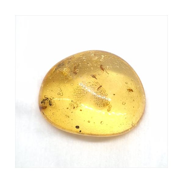 ■天然コパール（樹脂）【化石の大きさ】40.67×33.03×15.48mm【虫の大きさ】約1mm 〜約3.5mm（一番長い部分）【化石産地】マダガスカル産【年代】更新世（約2万〜200万年前）【内包物】、その他有機物※写真にて内包物をご確...