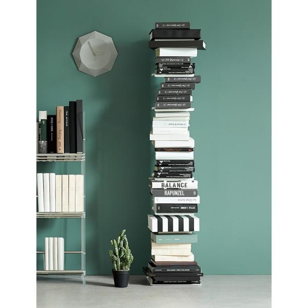 本を置くだけで様になる、本が主役の本棚本を無造作に置くだけでオシャレにきまるブックシェルフ。シンプルな装いで、本を置かずに設置しても、空間を邪魔しません。隙間なく本を収納すれば、まるで本を高く積み上げたようにみせることができます。画集や写真...