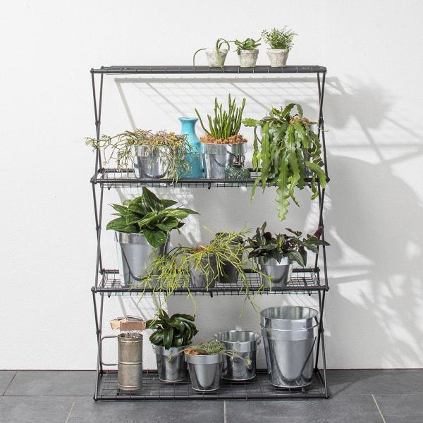 様々なシーンで活躍、使い勝手が良い4段ラック◆丈夫なスチール製なので、屋外でも室内でも、兼用でOK。◆ガーデニングシーン以外でも、マルチな活躍が期待できる万能商品。◆ガーデニングツールや肥料・土の保管場所、花鉢をレイアウトするラックとしても...